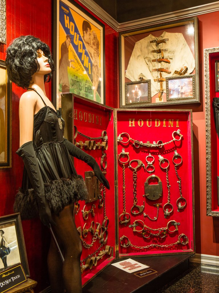 Houdini’s lockas and handcuffs, on display at the Houdini Museum. | Ed ...